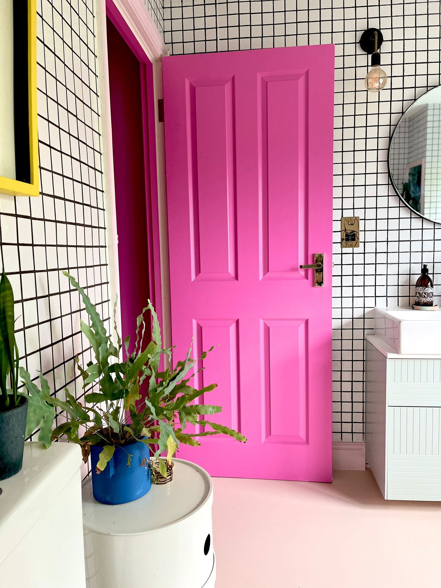 YesColours | Passionate Pink matt emulsion paint